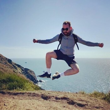 Arthritis UK: Alexander runs the 2022 London Marathon for Versus Arthritis!